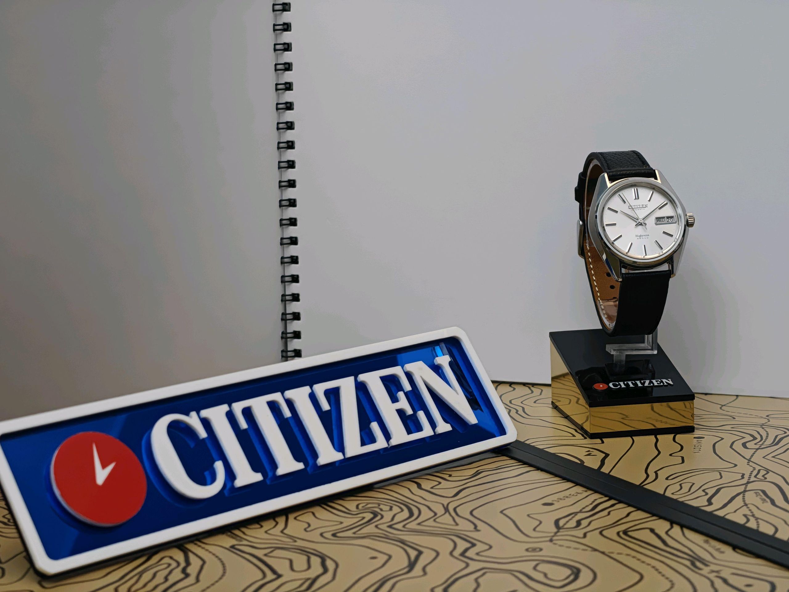 Vintage Citizen Stand and display | WatchCrunch
