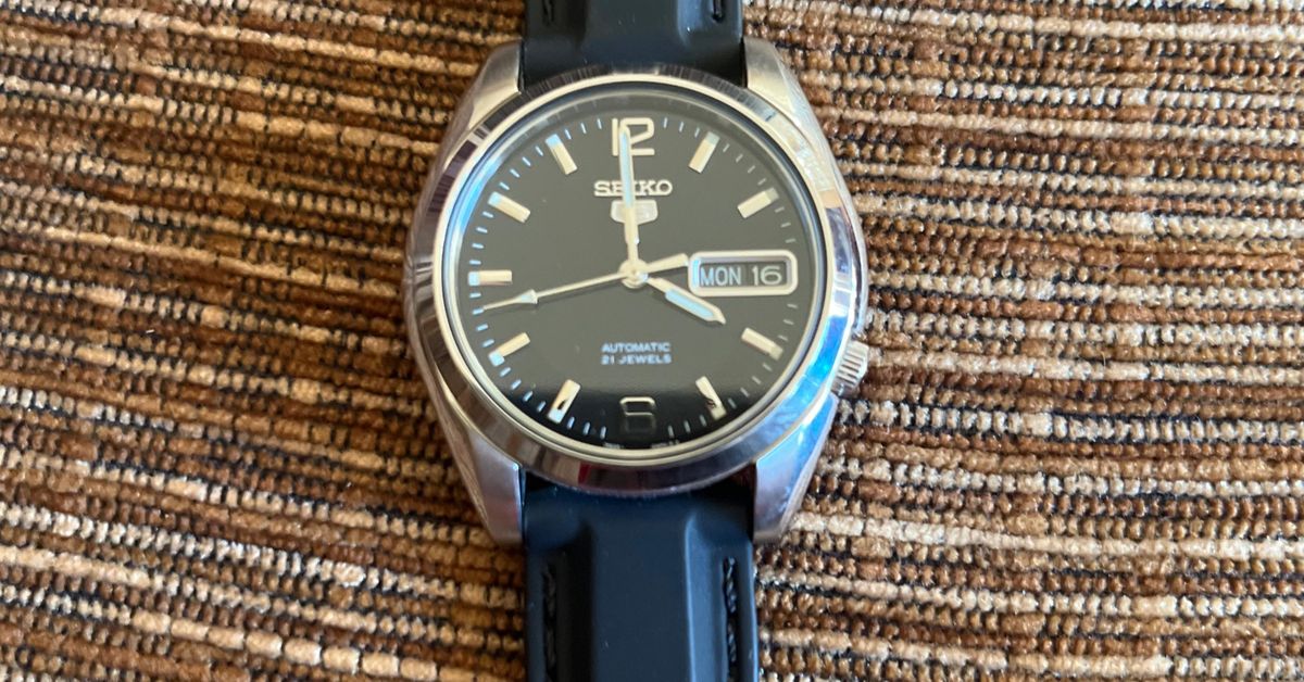 Seiko SNK393 Review: 10/10! | WatchCrunch