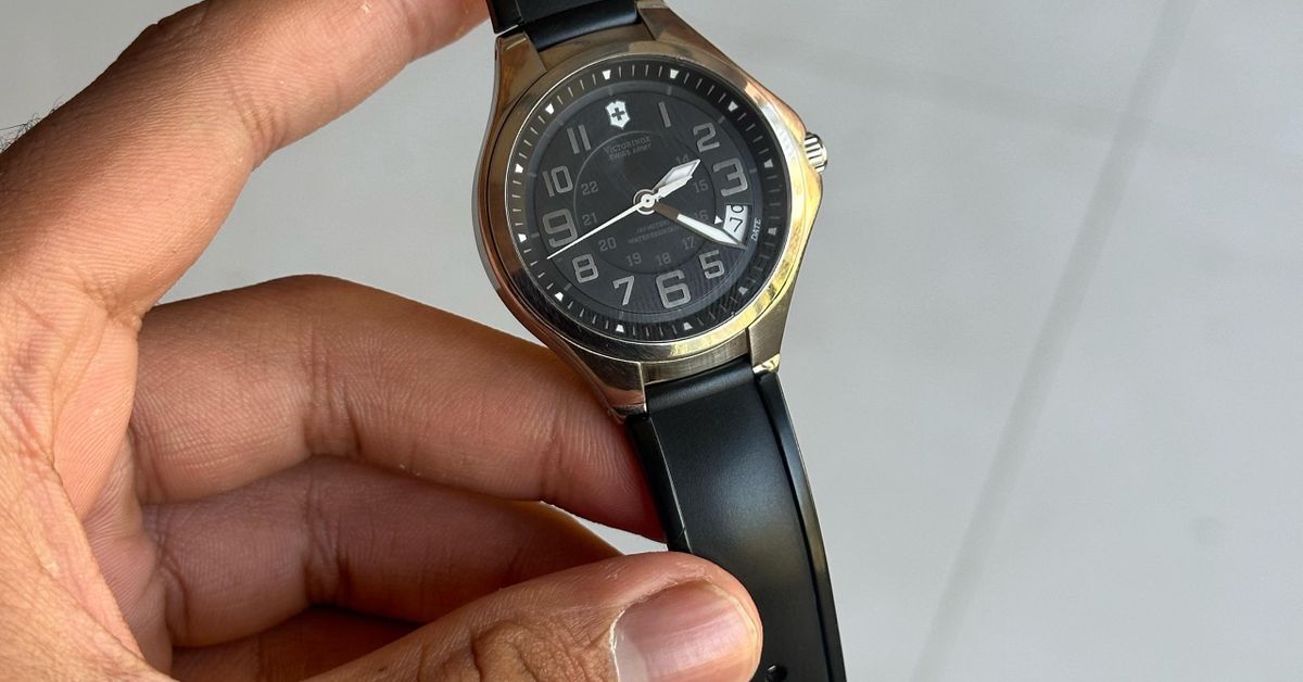Victorinox Swiss Army Base Camp | WatchCrunch