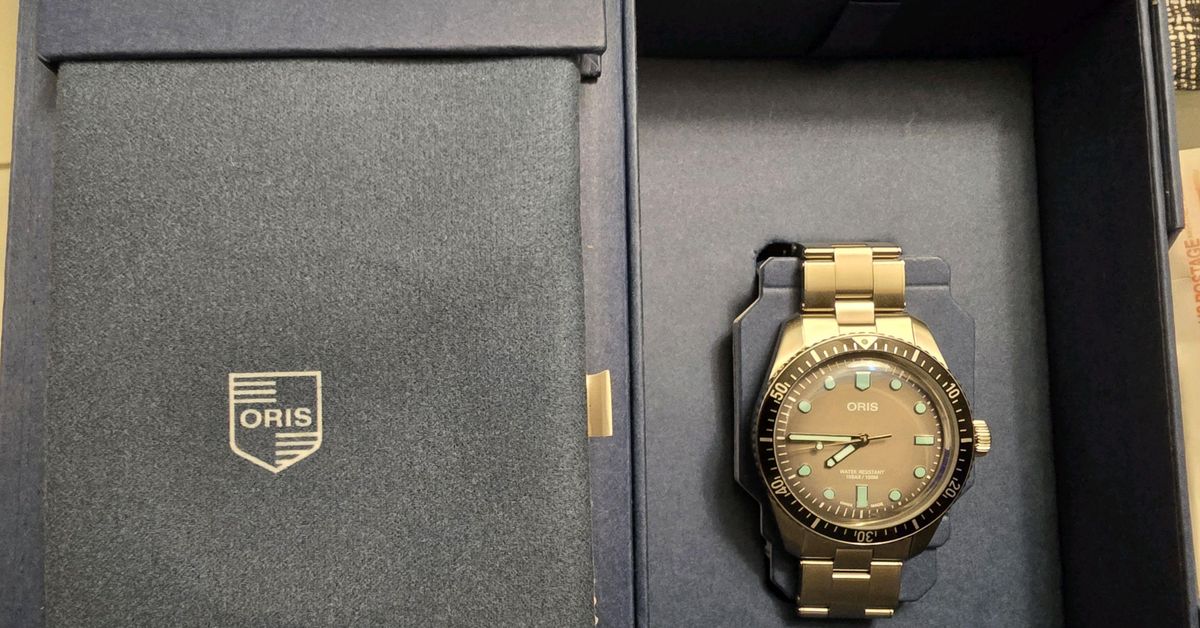 ORIS Diver Sixty-Five | WatchCrunch