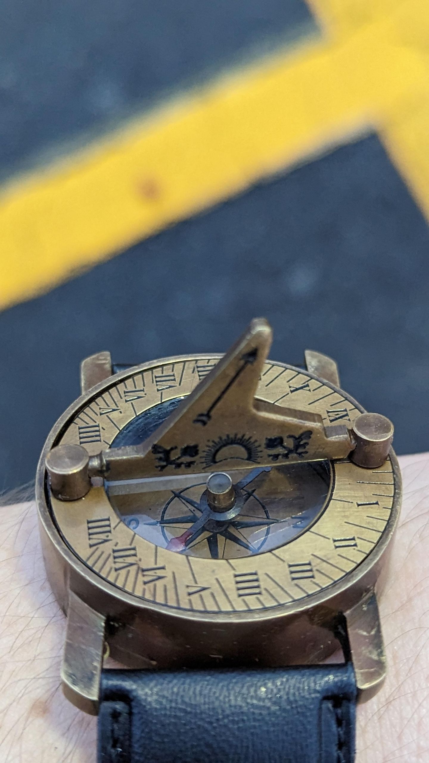 Sun dial / compass watch | WatchCrunch