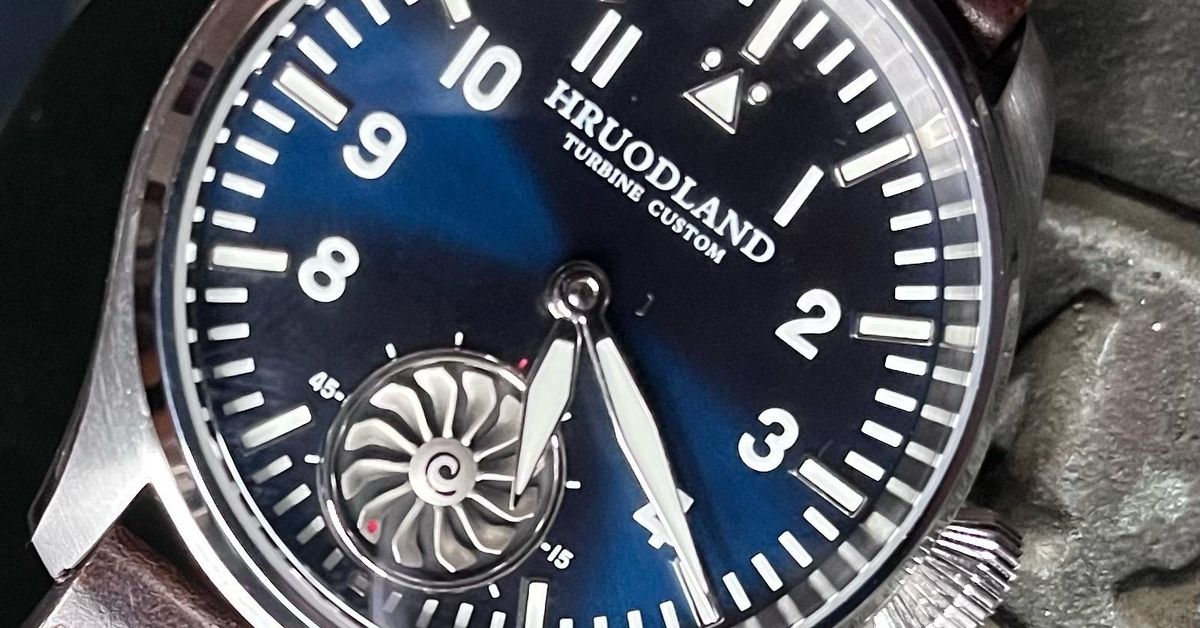 [NWA] Hroudland F016 Turbine Custom Flieger | WatchCrunch