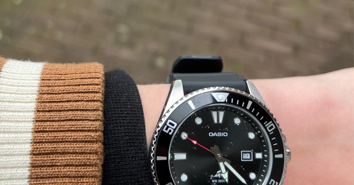 MDV-106 with a black resin strap or a Jubilee bracelet? | WatchCrunch