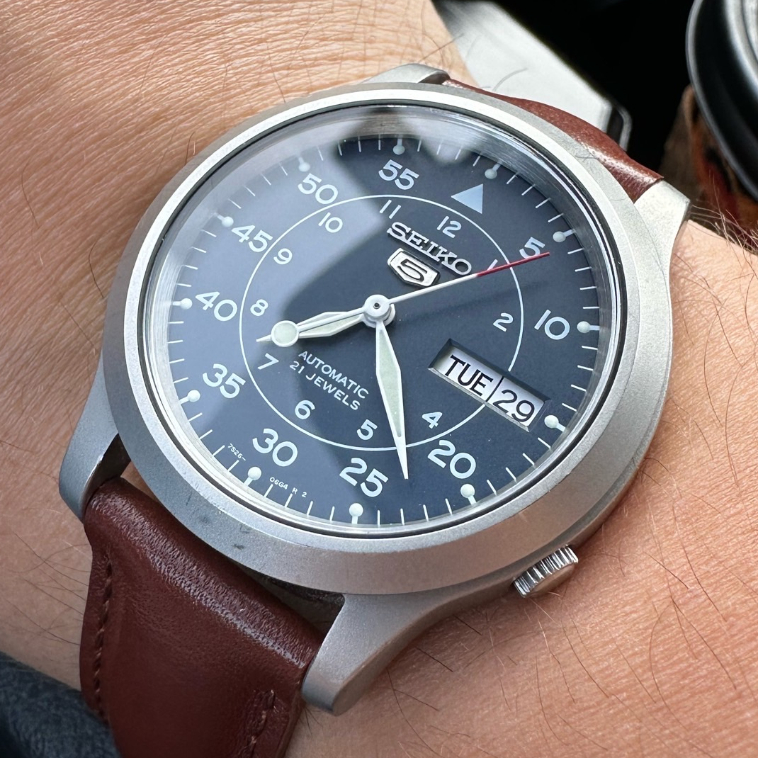 Seiko 5 SNK807 | WatchCrunch