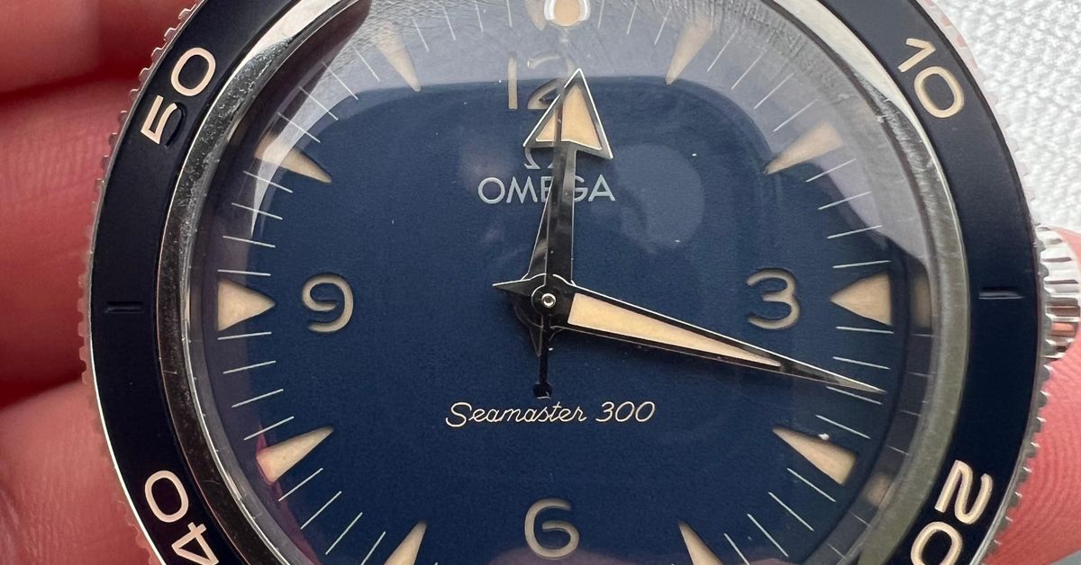 Lume fell out of the bezel on my Seamaster 300. High end fake or QC ...