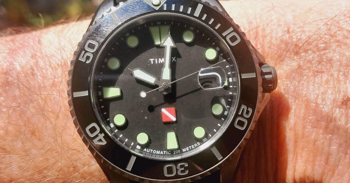 Timex Tiburón Automatic 44mm Synthetic Rubber Strap Watch | WatchCrunch