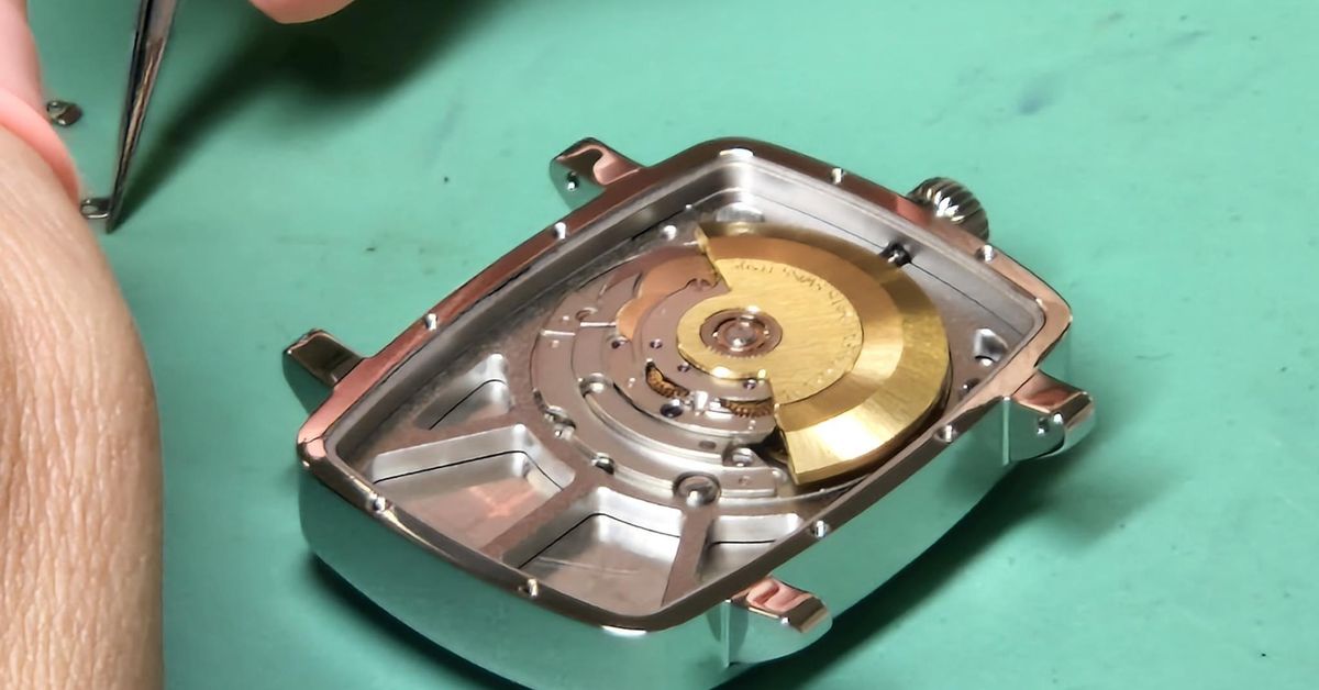 HOW IMPORTANT IS A MOVEMENT HOLDER TO YOU? | WatchCrunch
