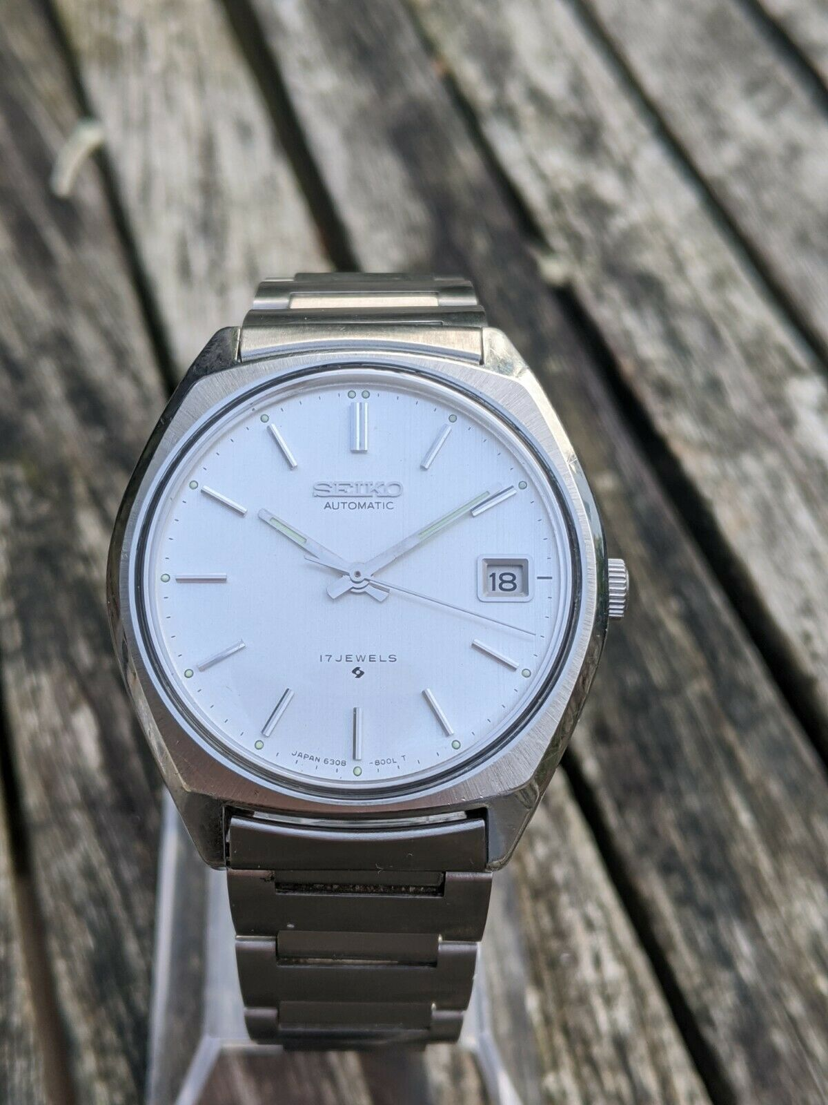 Need help to identify lume material on vintage Seiko | WatchCrunch