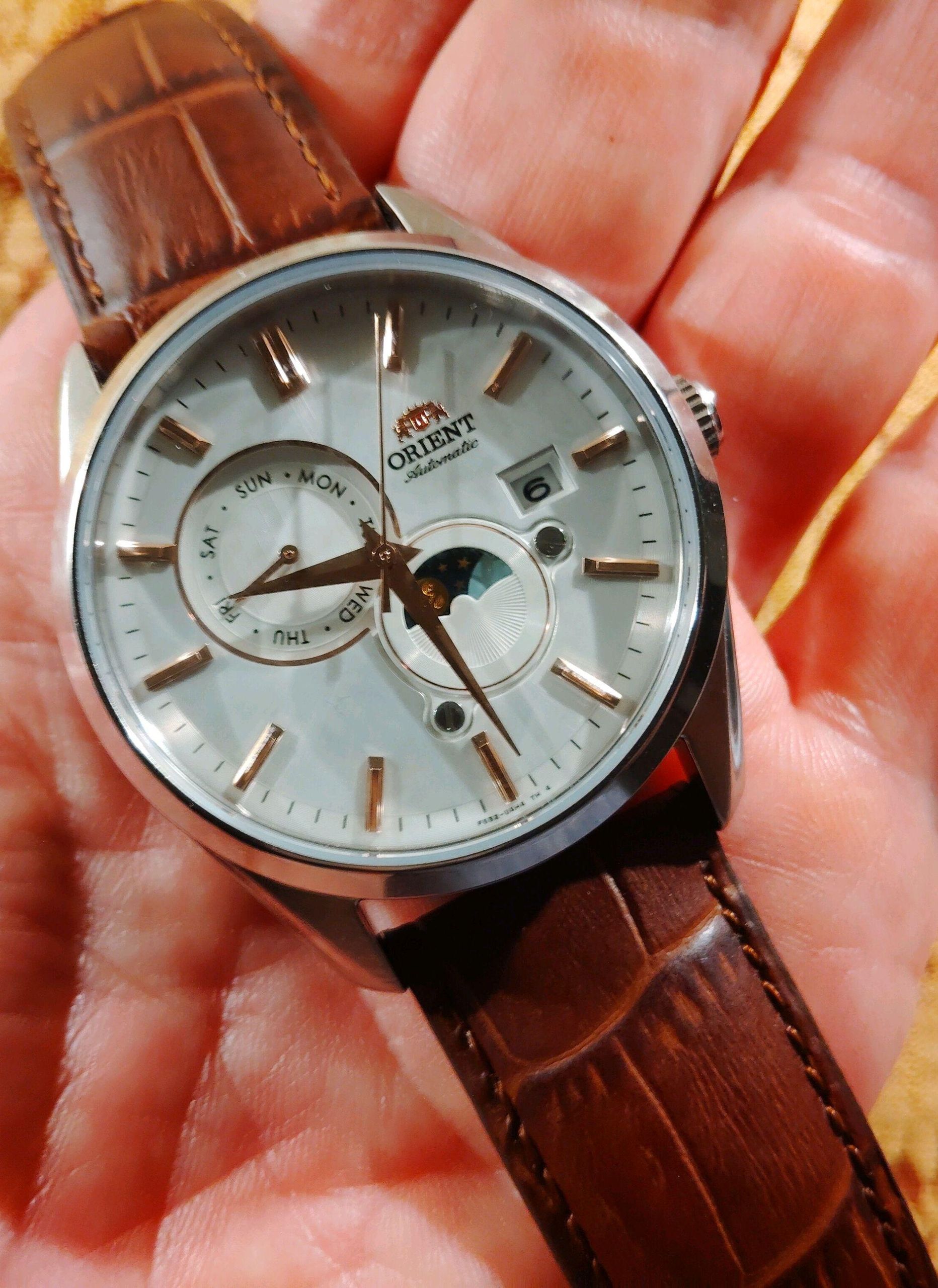 Orient (moon phases) | WatchCrunch