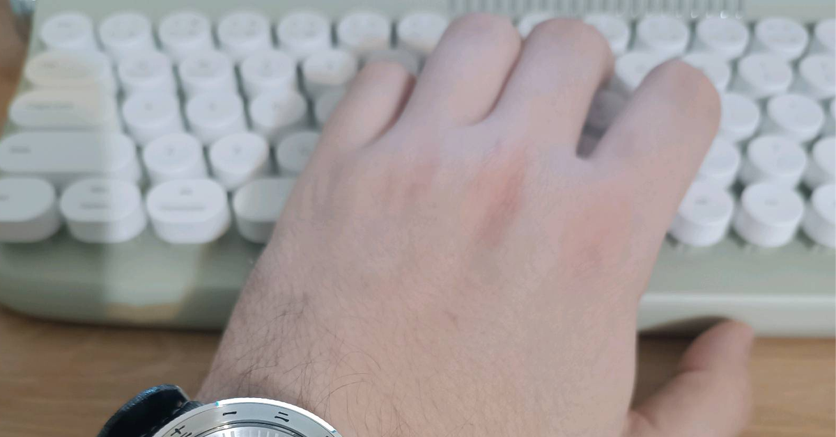 My custom watch looks really good with my typewriter keyboard | WatchCrunch