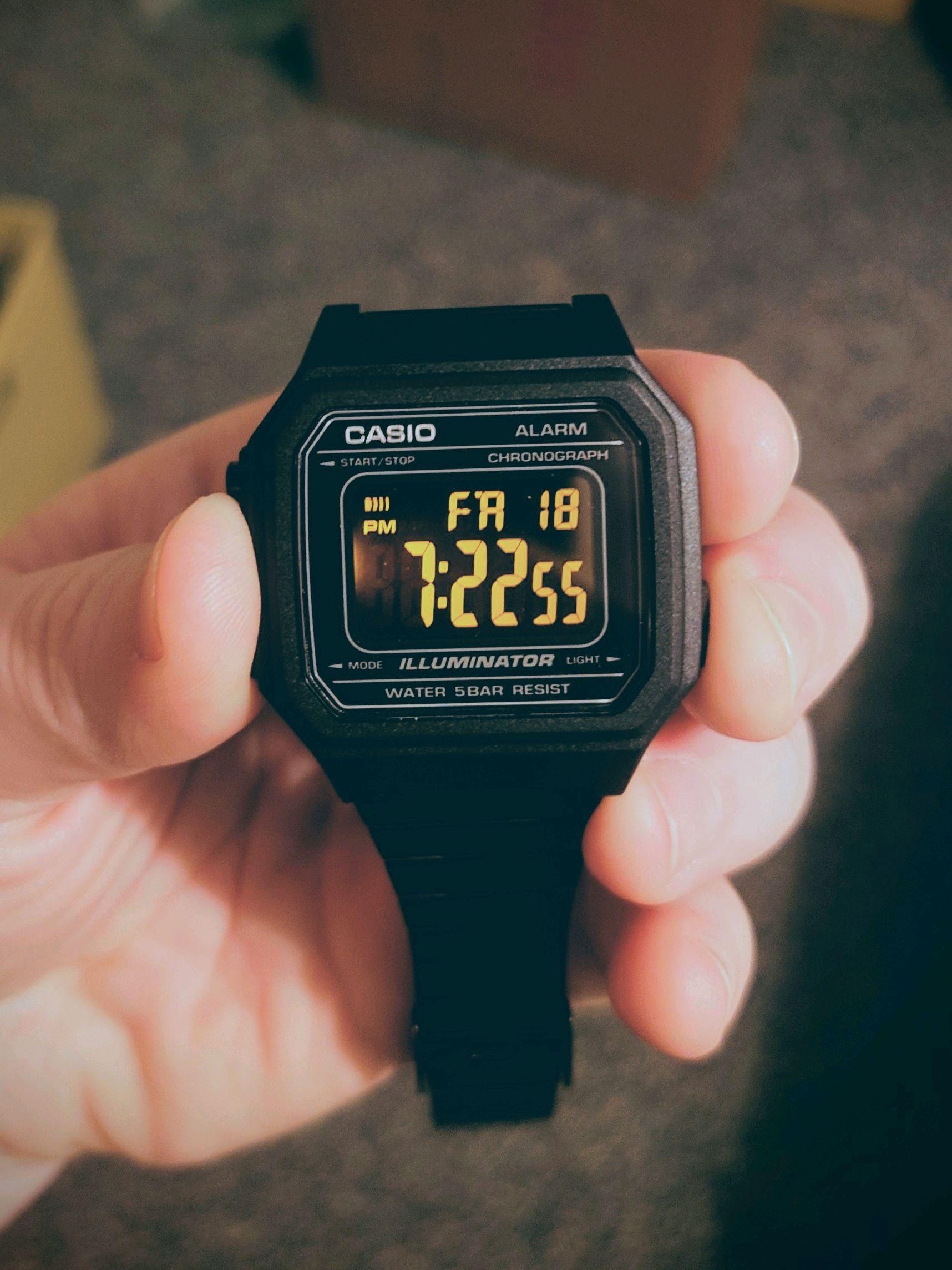 🚨NWA🚨 Retro Negative Display Casio | WatchCrunch