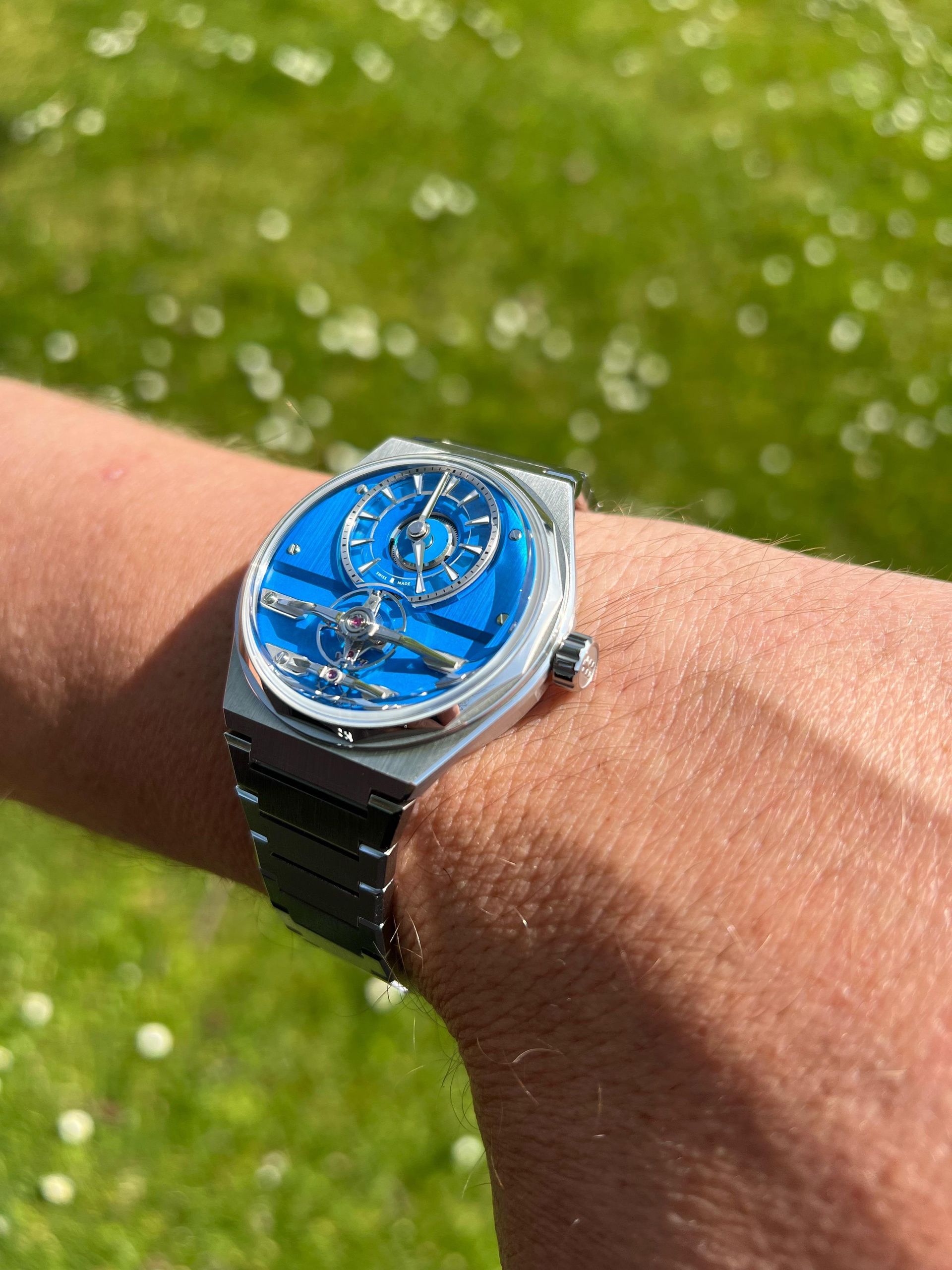 The C12 Loco | WatchCrunch