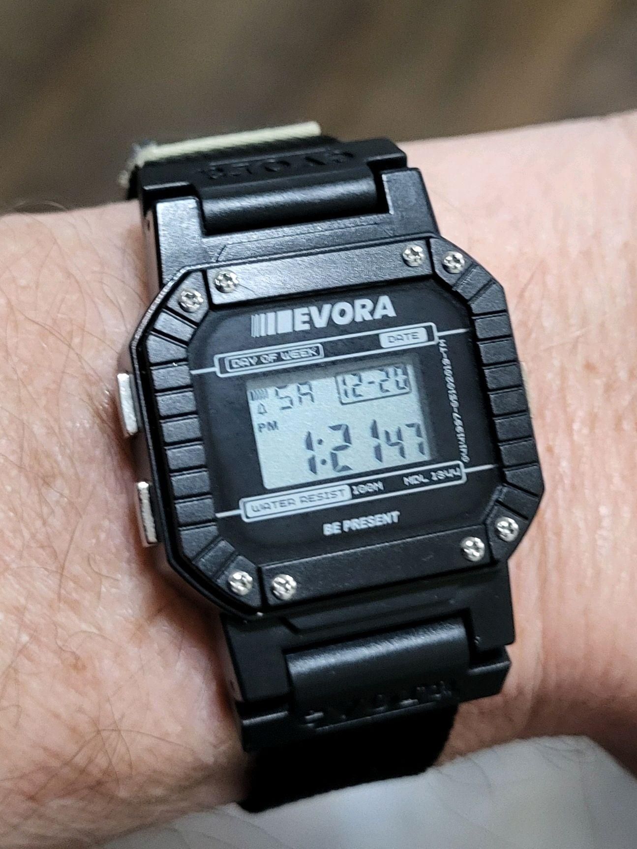 New Evora Midnight V.2! | WatchCrunch