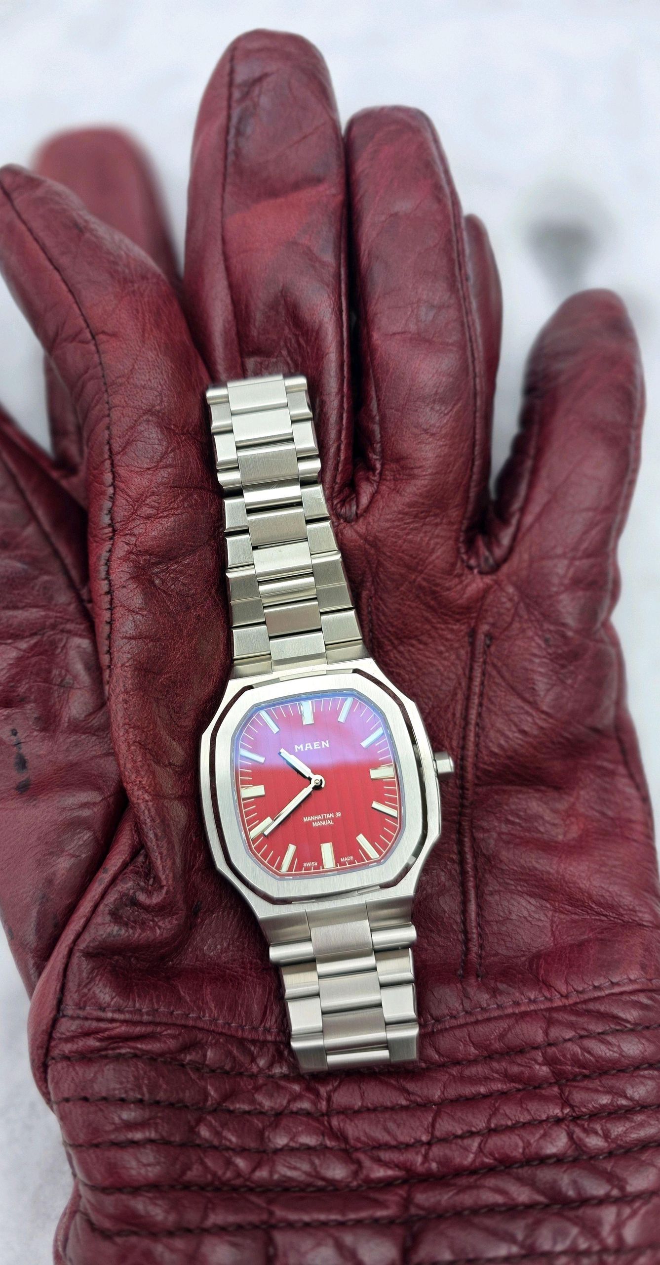 Splash of Red & White - Maen x Snow | WatchCrunch