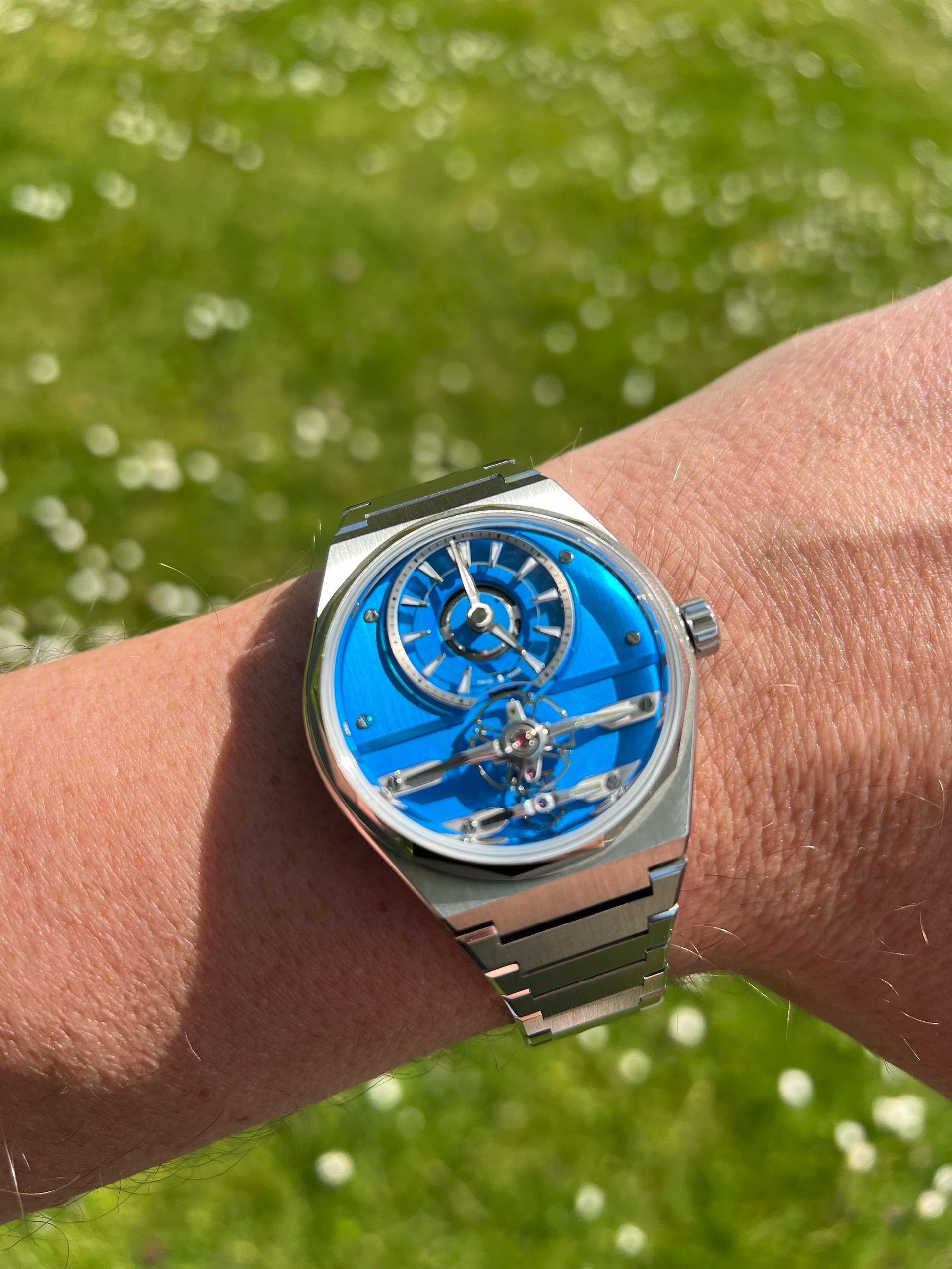 The C12 Loco | WatchCrunch