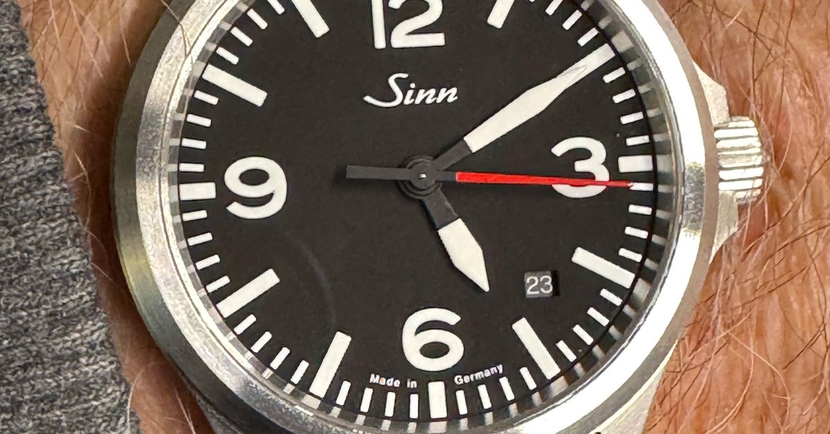 New Sinn 556 Quick Adjust Clasp | WatchCrunch