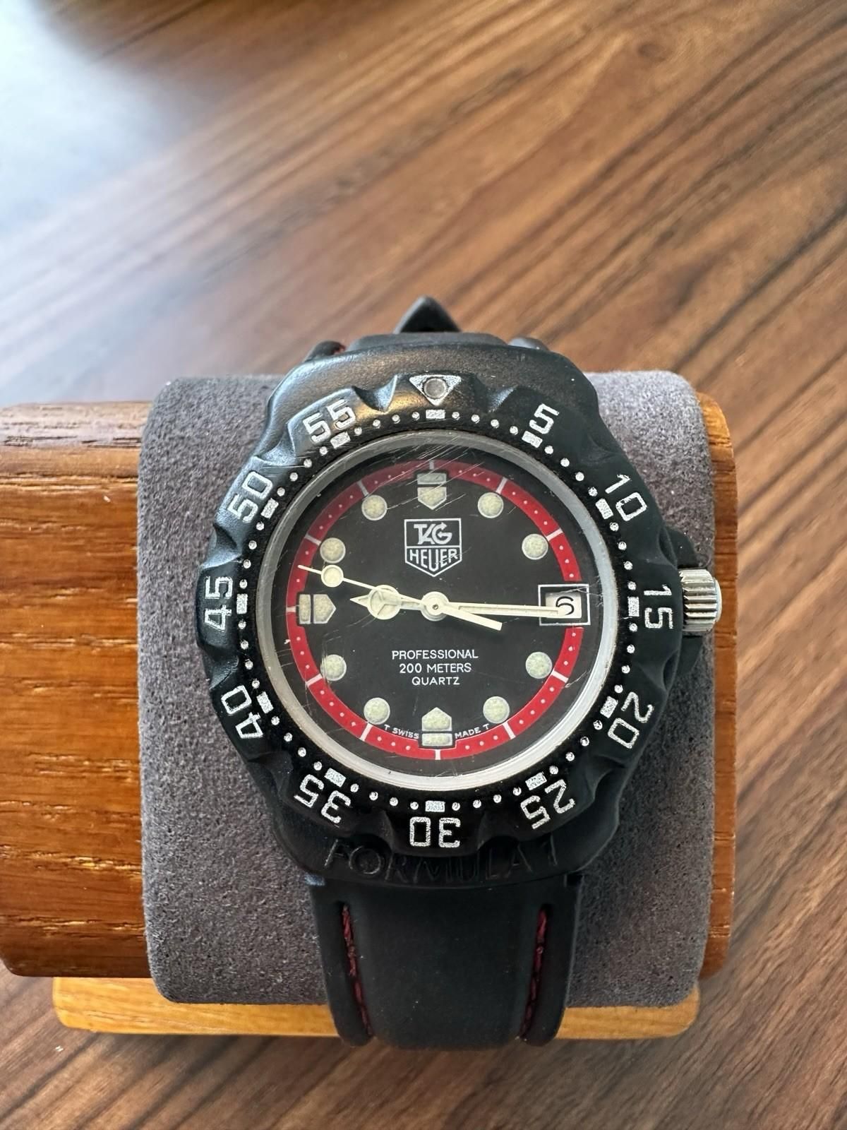 Tag Heuer Formula 1 Quartz 200M Black/Red Dial Date Black Rubber Strap ...