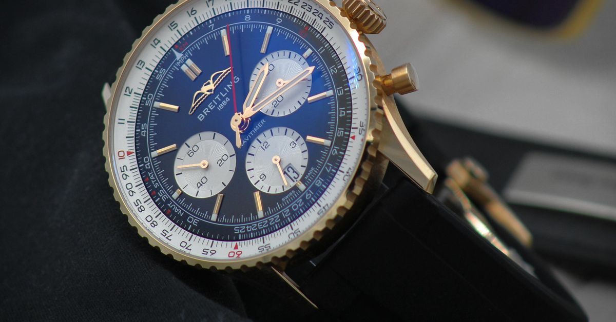 Breitling Navitimer on @wisstraps Tuxedo Black Rubber Strap! | WatchCrunch
