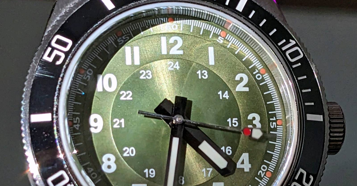 Field Dive - Build | WatchCrunch