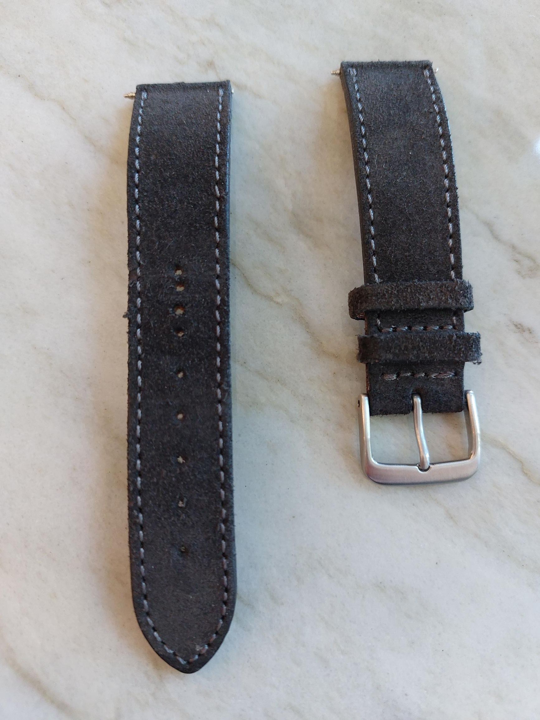 Pre-Owned Victorinox Swiss Army I.N.O.X. V 37mm Quartz For Sale