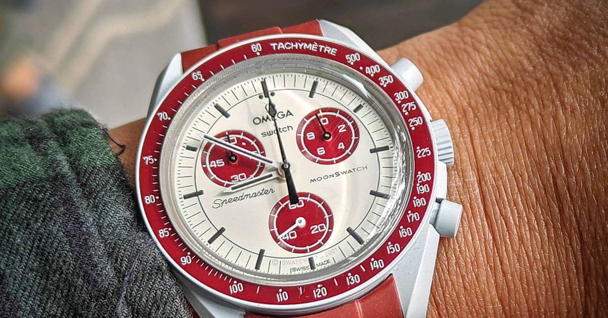 Who is a fan of fitted rubber straps? | WatchCrunch
