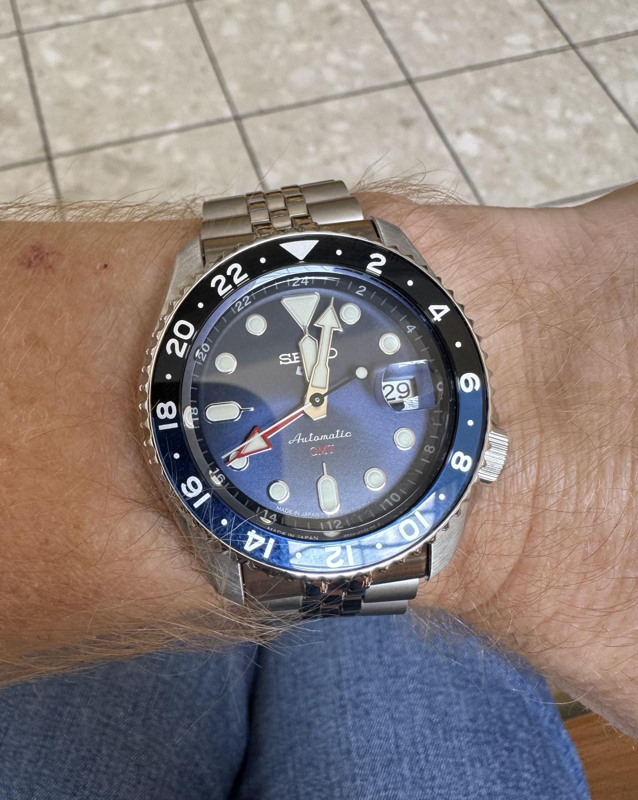 Seiko 5 Sports SKX Style GMT | WatchCrunch