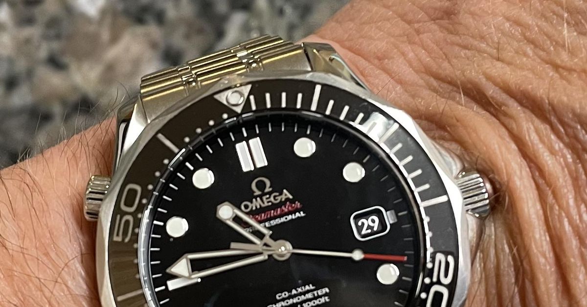 A Quick Review of the Forstner Bullet Bracelet for the Omega Seamaster ...
