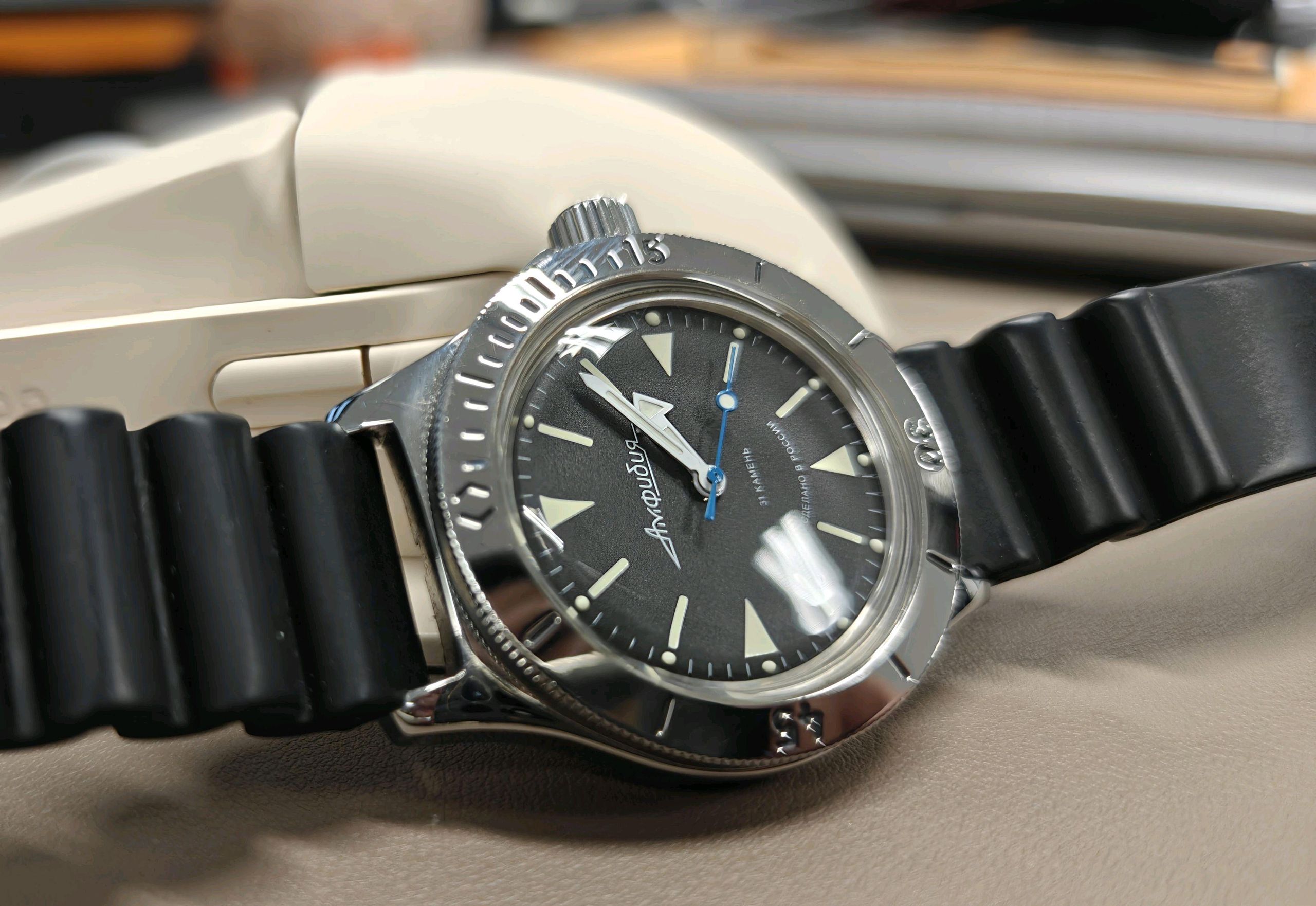 Vostok Amphibia – The Soviet Dive Watch That Went to Space | WatchCrunch