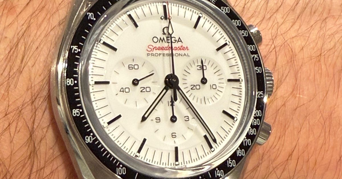 White Speedmaster Moon Watch | WatchCrunch