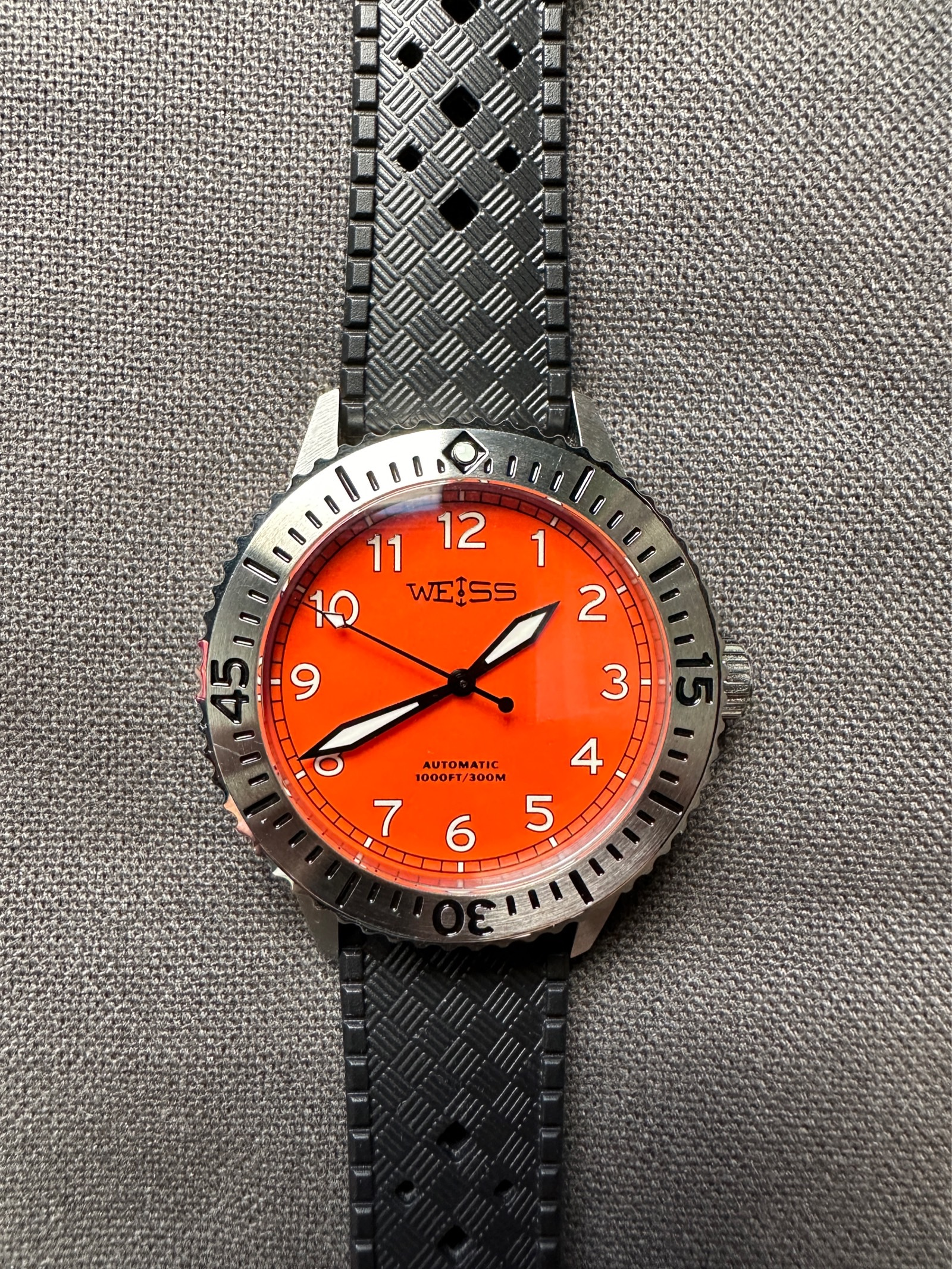 Review Weiss 42mm Standard Issue Diver in Tennessee Tangerine | WatchCrunch