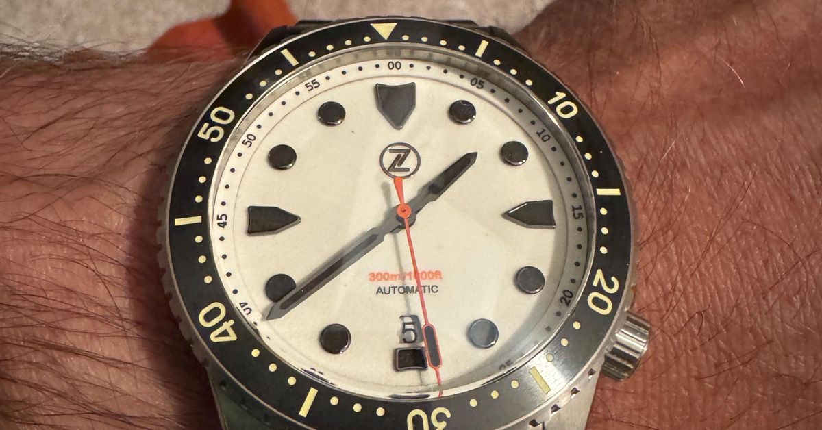 ZELOS GREAT WHITE V2 300M 'FROST' | WatchCrunch