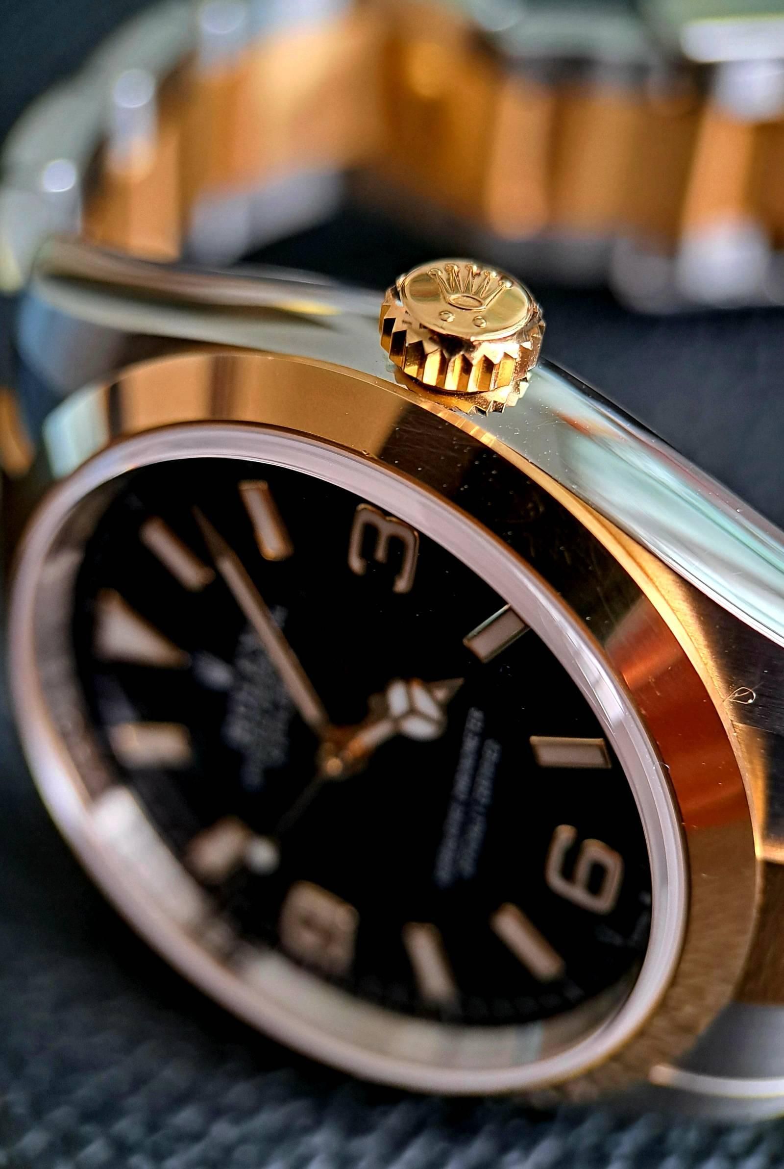 Macro shots of the 36mm explorer | WatchCrunch