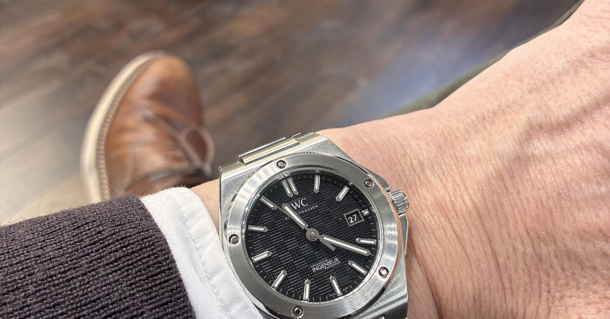 While waiting for my kid's haircut, I wondered if the Sellita SW200-1 ...