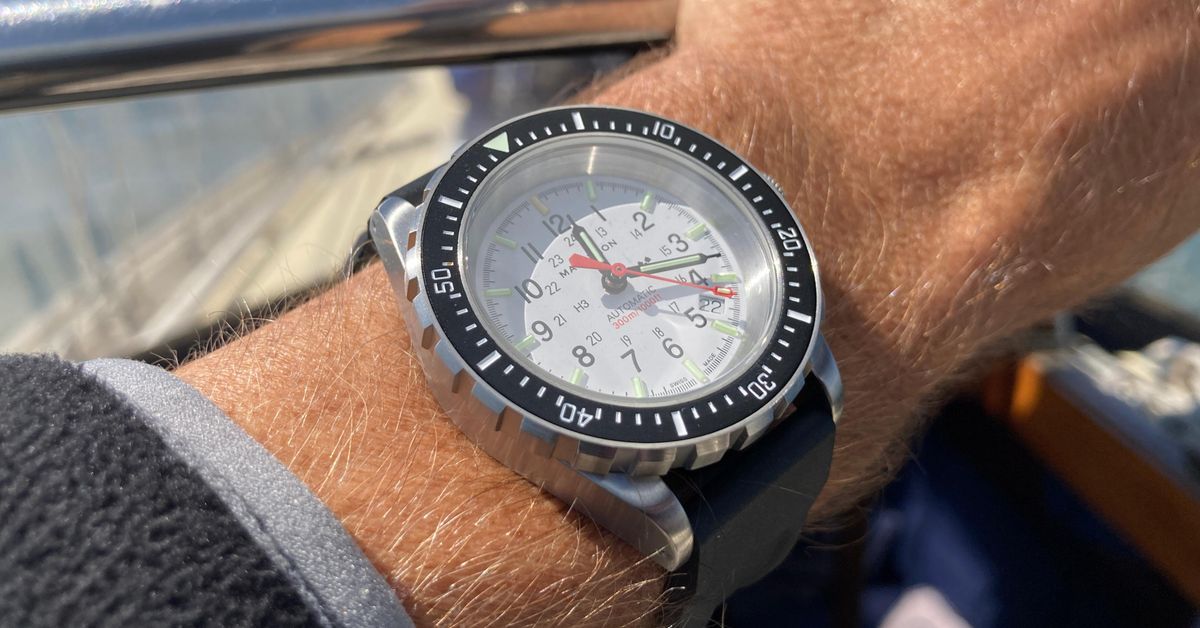 Review: Marathon Arctic Edition Large Diver's Automatic (GSAR ...