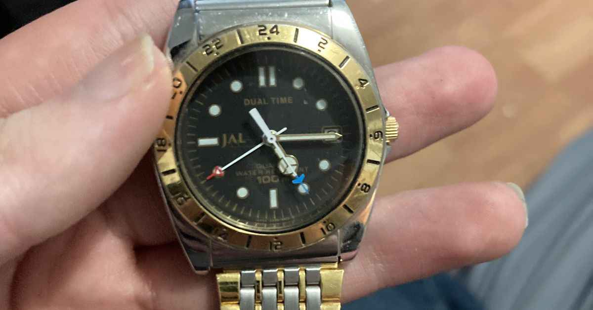 Someone I know from a watch Discord server sent this two-tone JAL Seiko ...