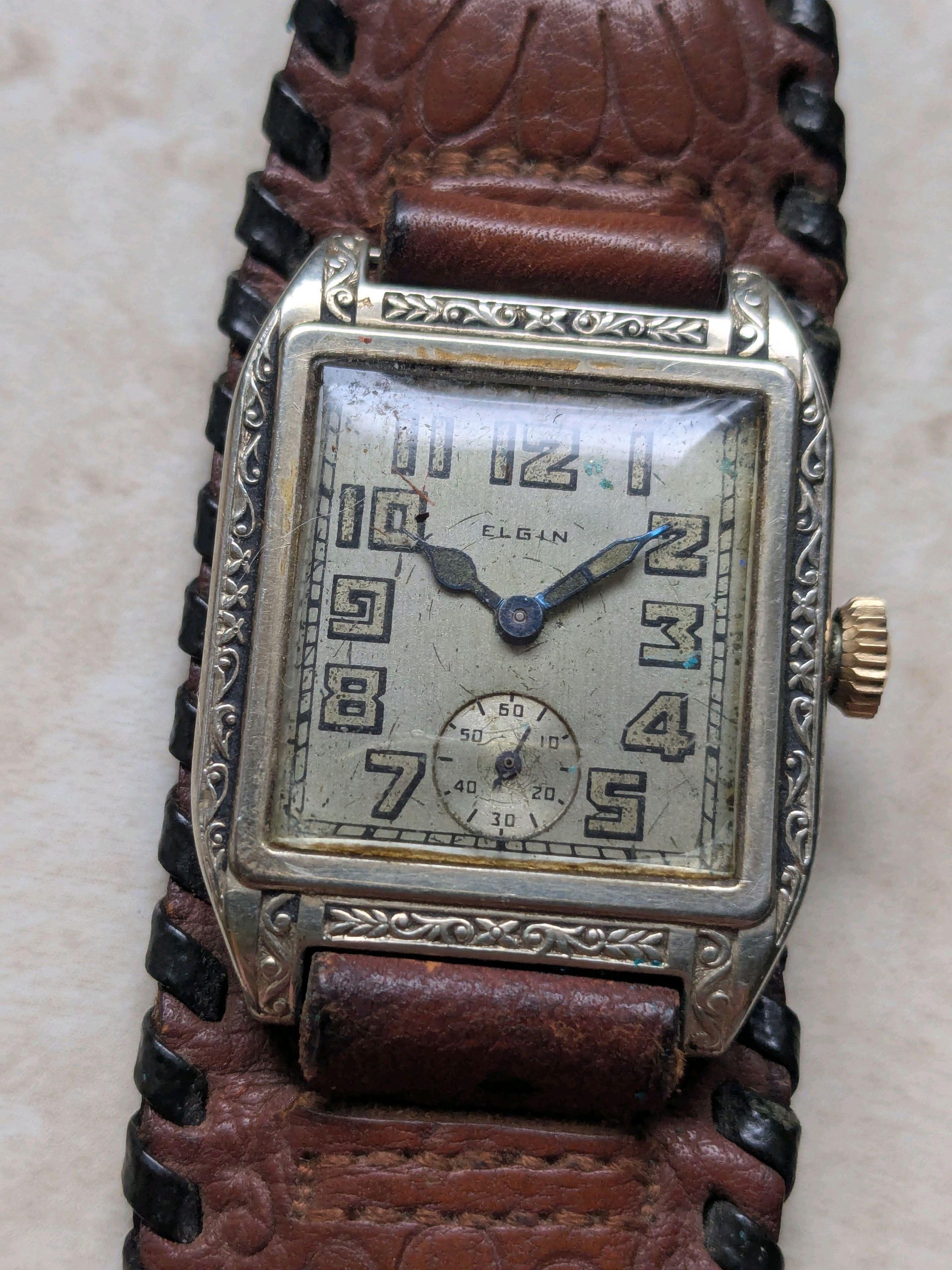 Can anyone help me identify this "Cowboy Elgin" from the outside ...