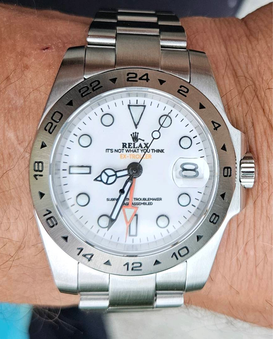 Relax Watch Logo | WatchCrunch