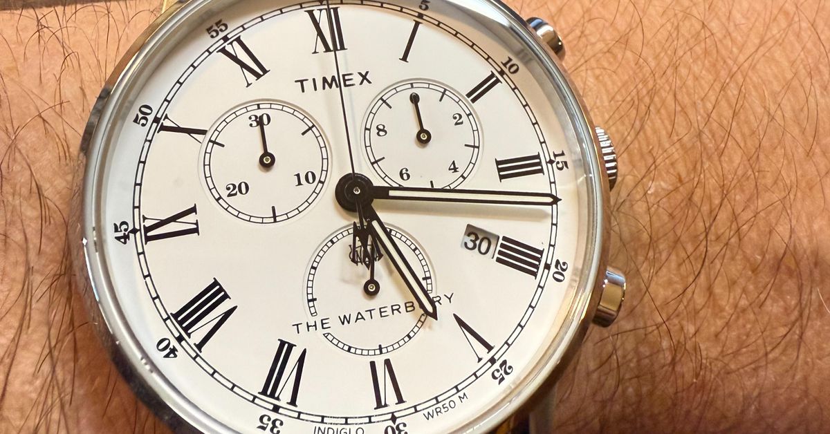 Review: Timex Waterbury Chronograph – A Quiet Favorite | WatchCrunch