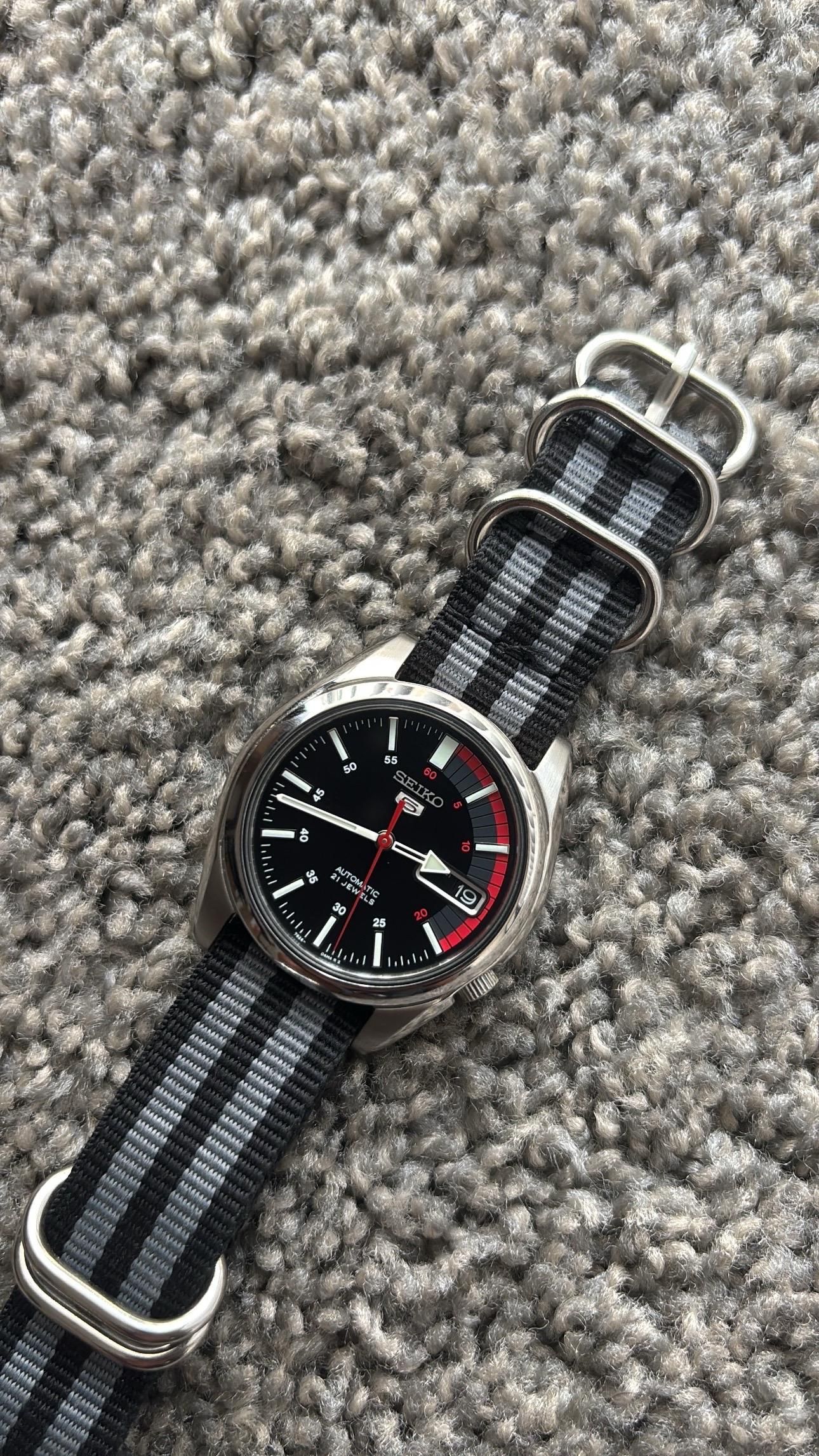 Seiko SNK375 | WatchCrunch