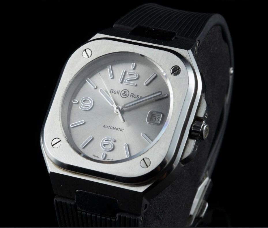 Flat on the wrist | WatchCrunch