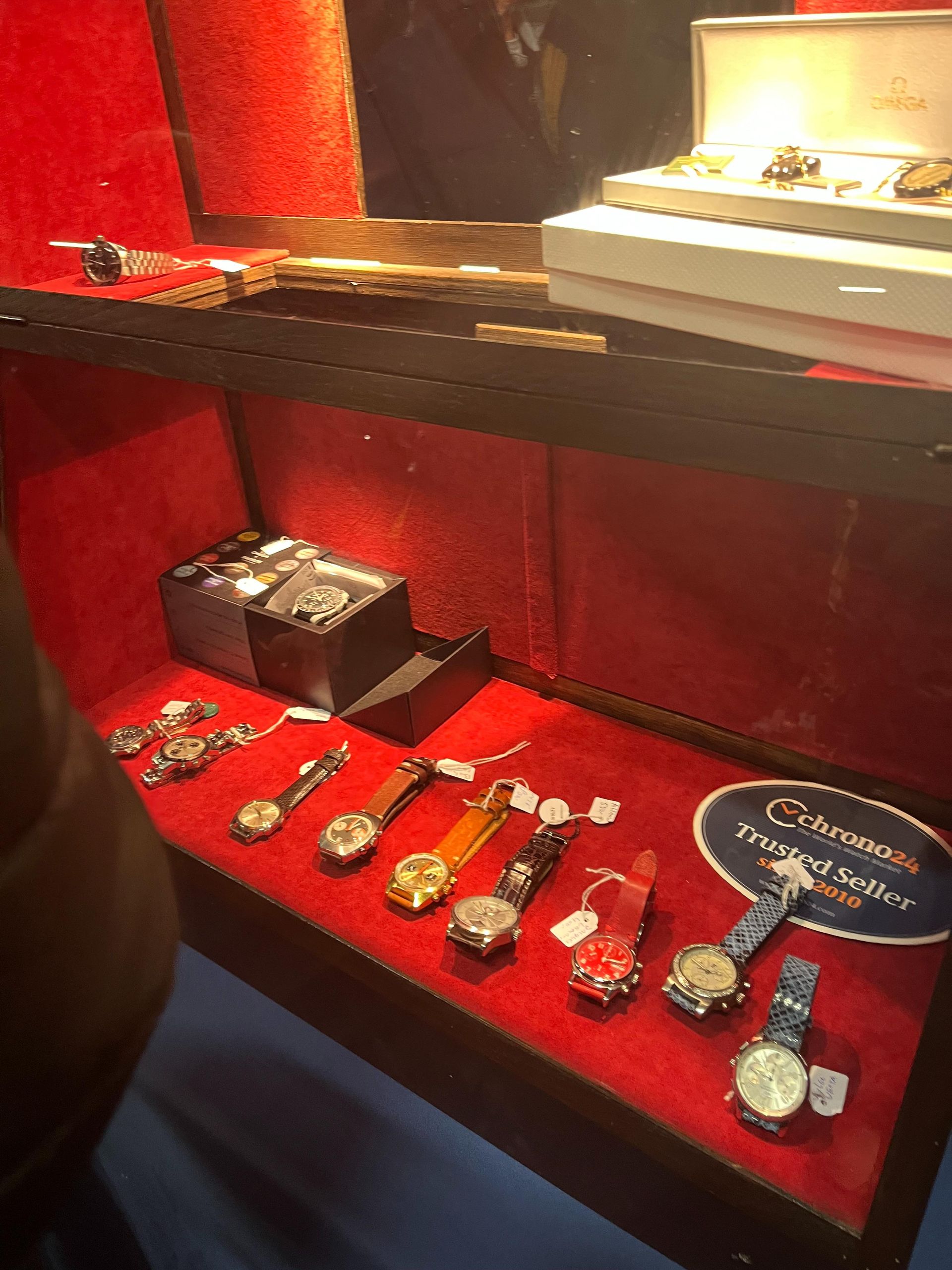 Vintage and pre-owned clocks and watches fair | WatchCrunch