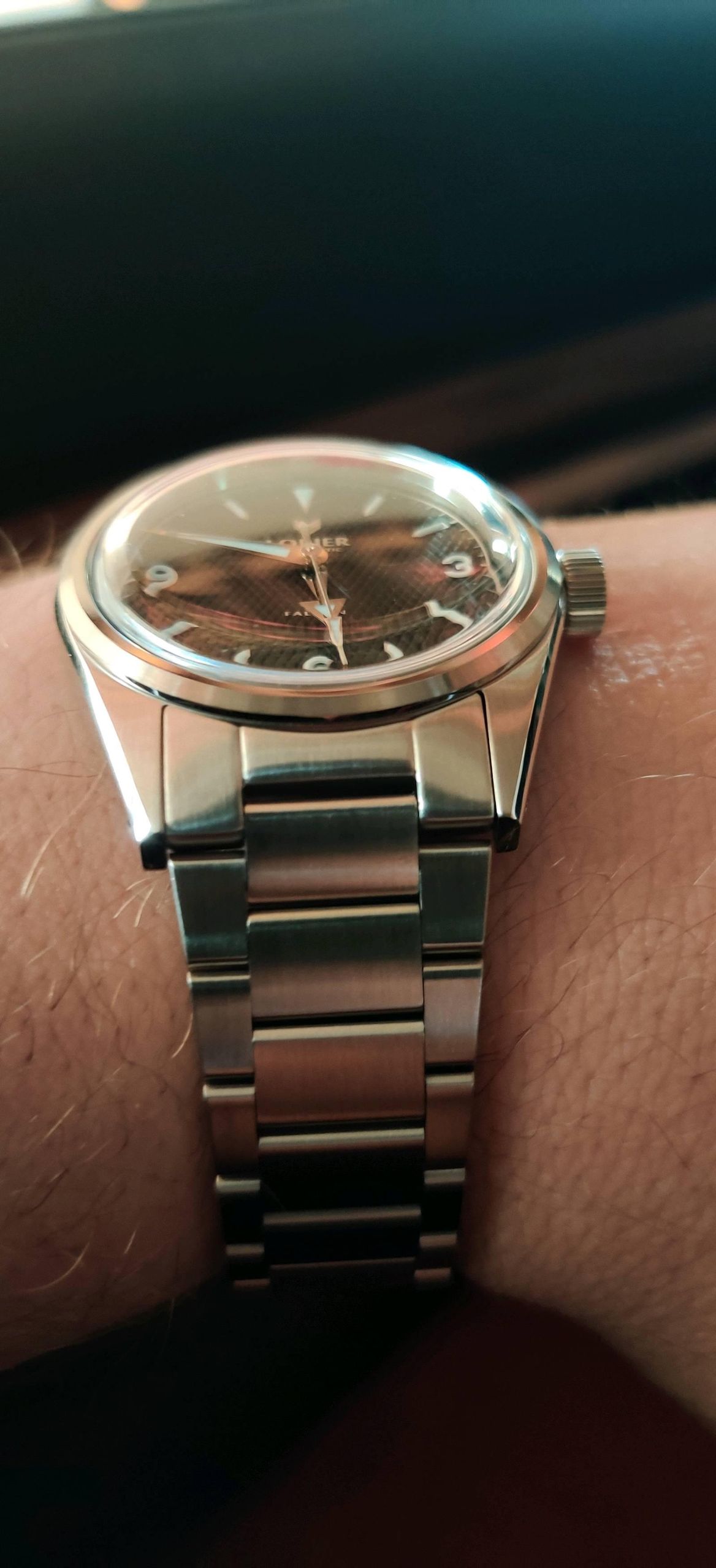 Lorier - Falcon III | WatchCrunch