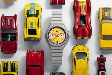 The Vostra Vector set has arrived! | WatchCrunch