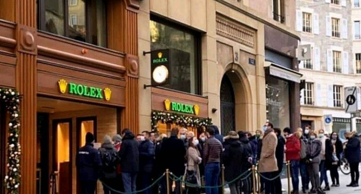 Why do people stand in line to get into Rolex ADs? | WatchCrunch