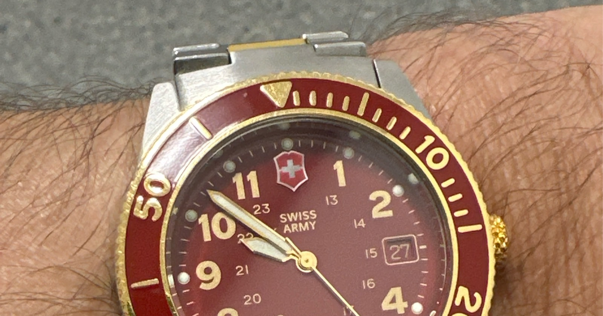 Swiss Army Lancer 100 red dial | WatchCrunch