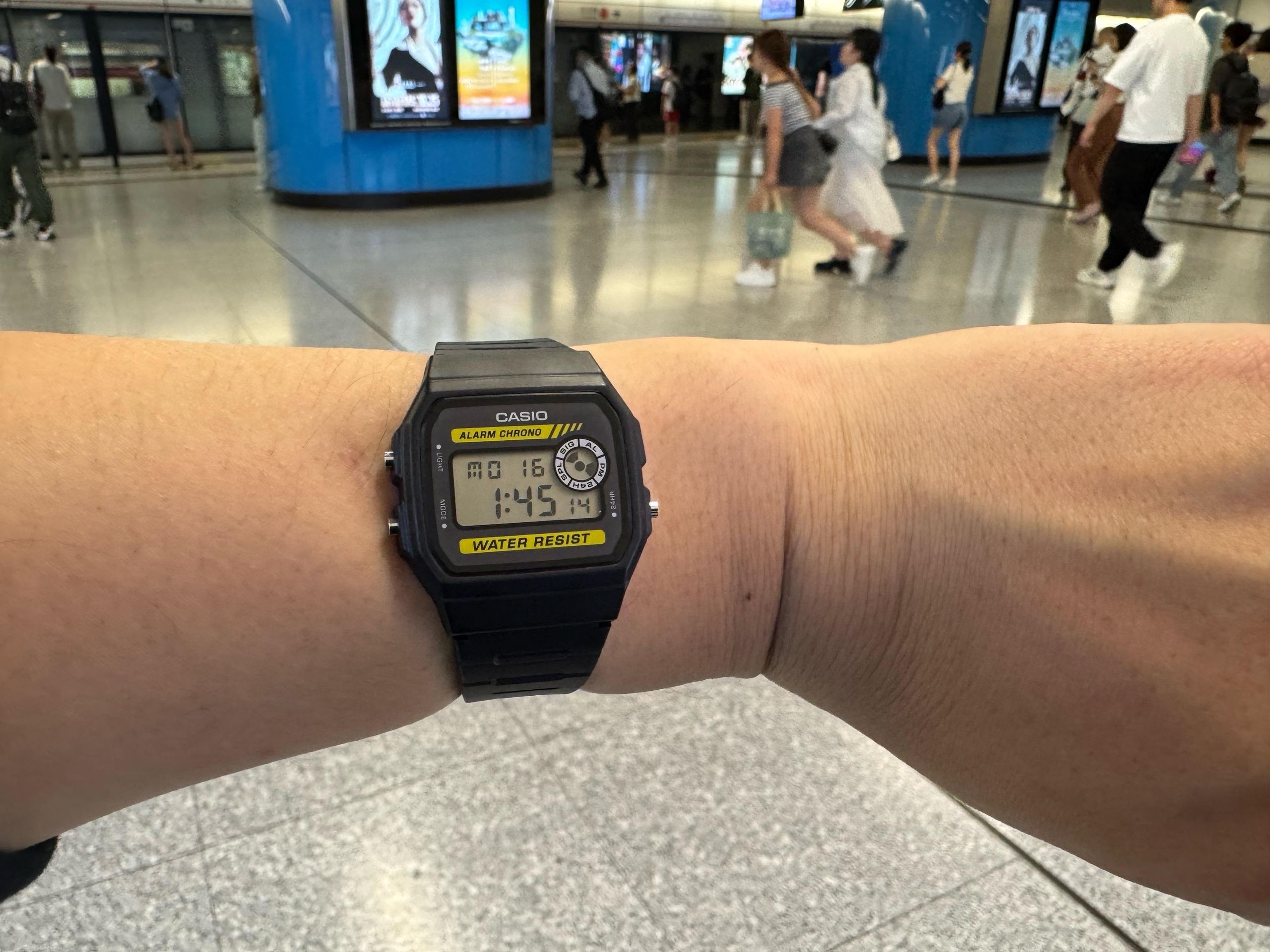 Casio F-94W-9DG | WatchCrunch