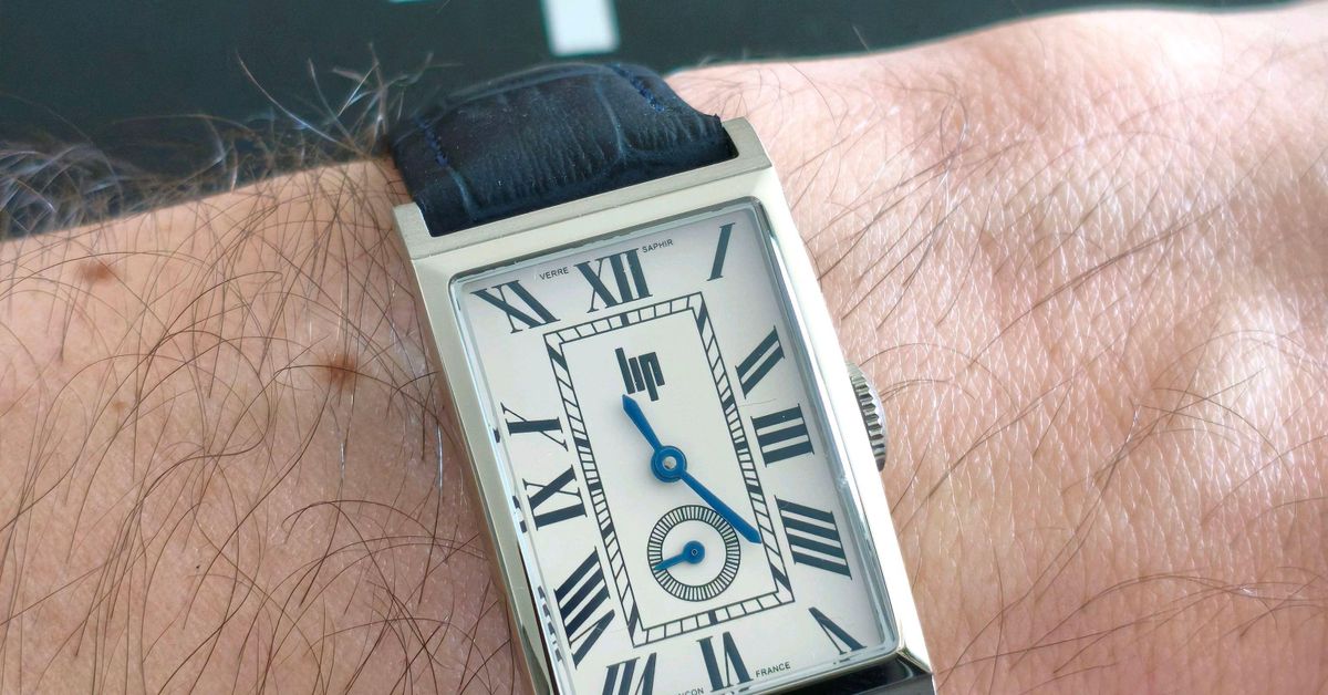 NWA - Unexpected square goodness | WatchCrunch