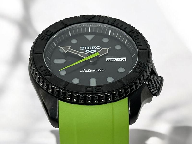 Seiko Mod SRPD Stealth Green Mamba | WatchCrunch