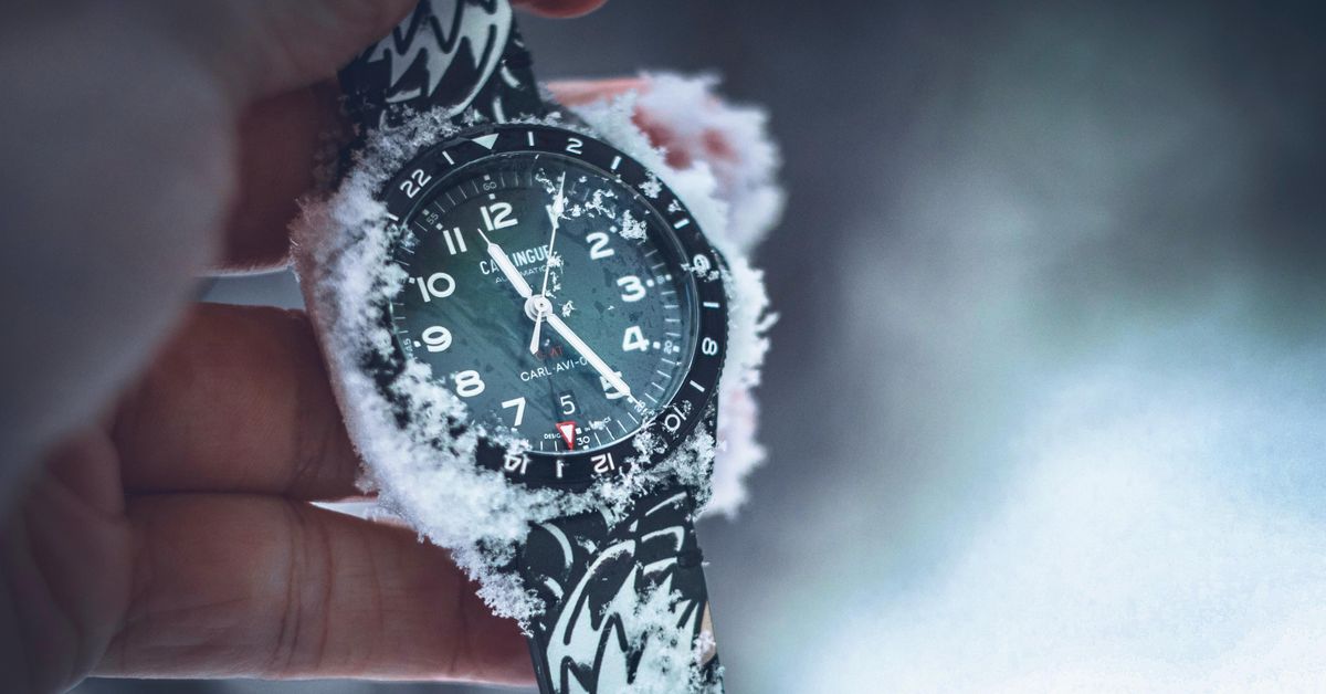 Carlingue Aviation GMT | WatchCrunch