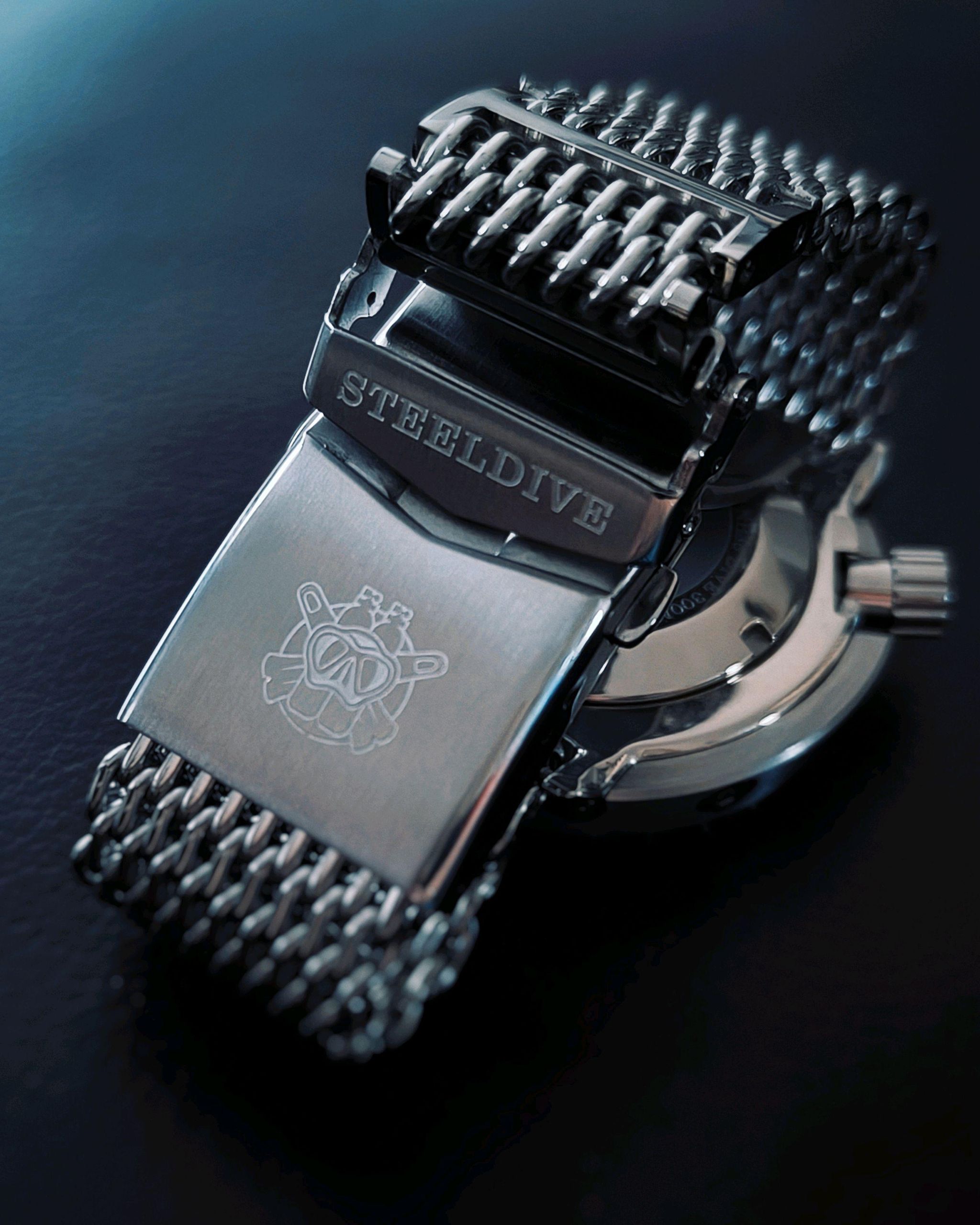 Steeldive SD1975P "Big Logo" Tuna | WatchCrunch